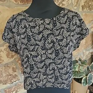 Forever 21 | Tops | Forever 2 Black And Tan Patterned Top With Flutter ...